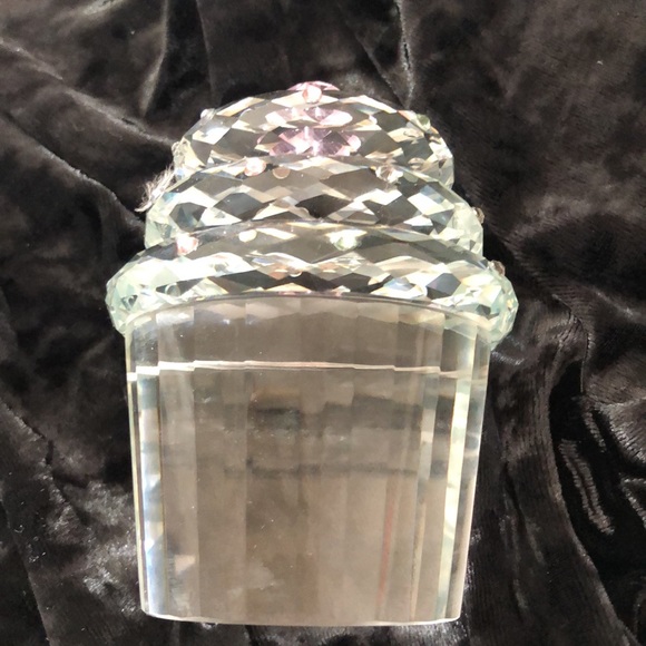 simon designs | Accents | Vintage Simon Designs Crystal Cupcake ...